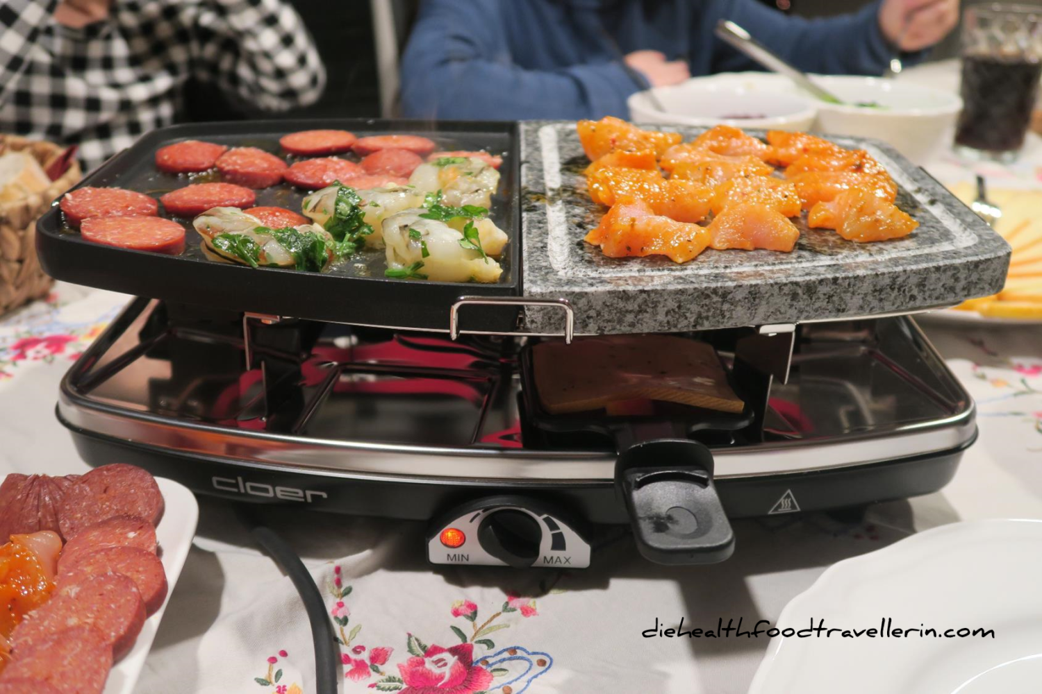 Raclette Abend: Feiert mit Gemuetlichkeit am Silvesterabend ins Neue Jahr!